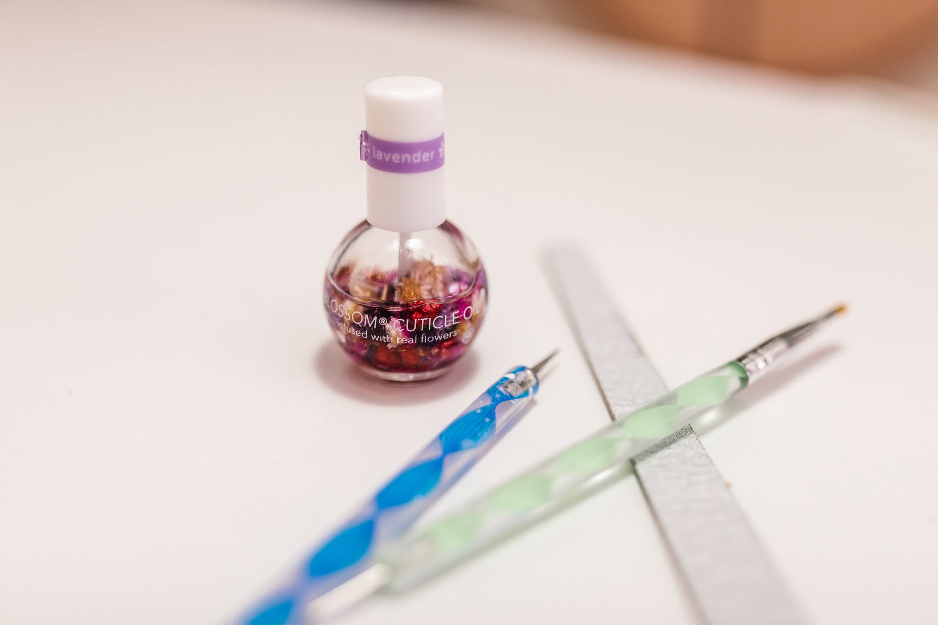 9 Tips and Tricks for Your Pre-wedding Manicure - Business Weddings