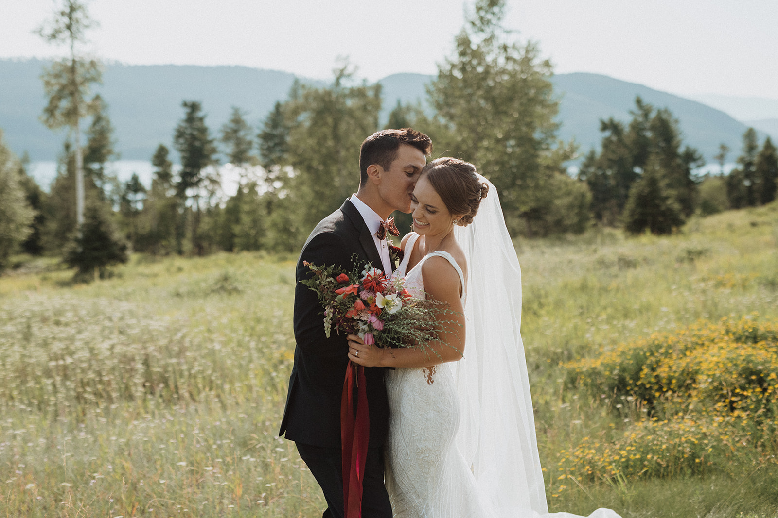 How to Plan a Destination Pacific Northwest Wedding 2024: Travel Tips ...